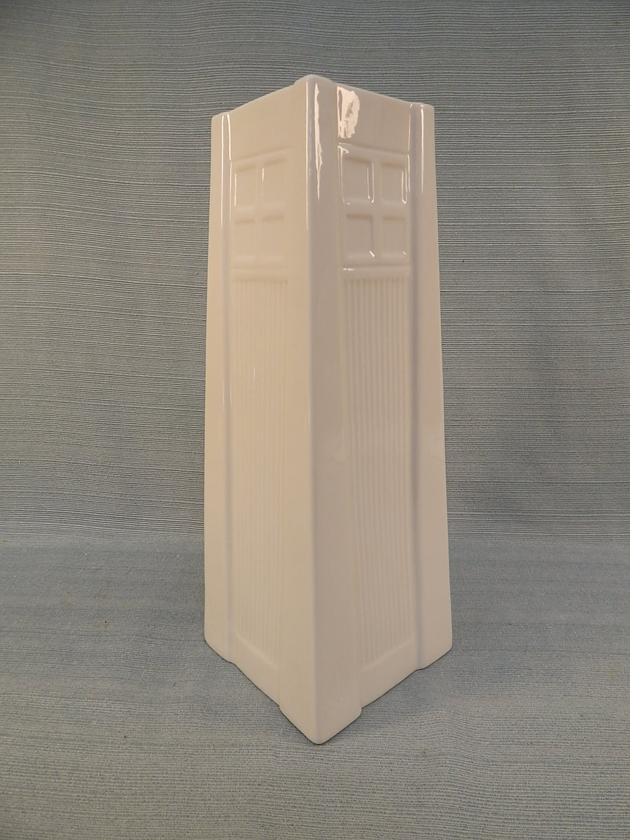 Belleek Inspired Ivory Porcelain Vase – Second Life Upscale Thrift